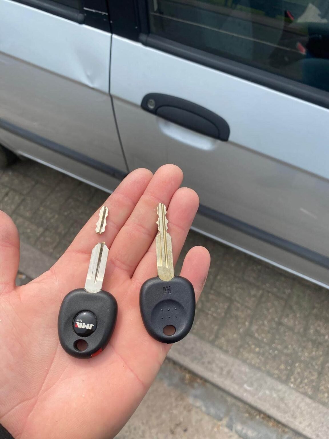 Car Key Extraction Services in Dubai | Dubai Key Maker #0543497441